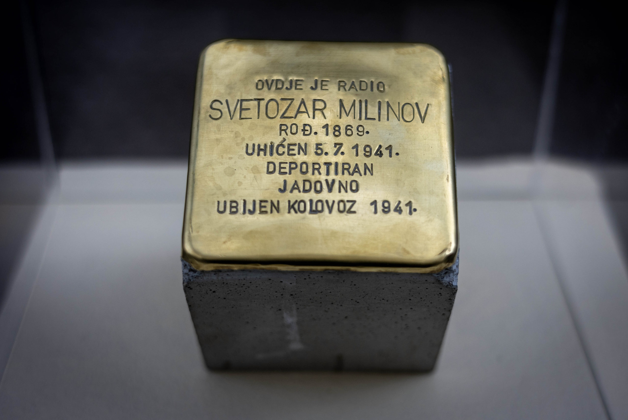 FOTO: Kamen spoticanja u spomen na Svetozara Milinova - Srpsko Narodno ...